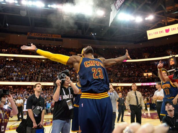 Watch Jim Furyk channel his inner LeBron James with golf tee toss ...