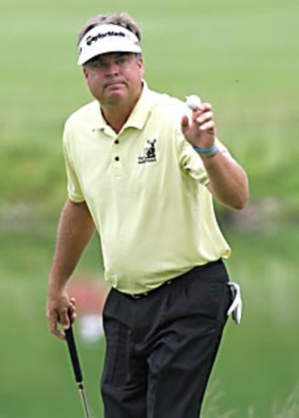 Perry Keeps It Going | Golf News and Tour Information | Golf Digest