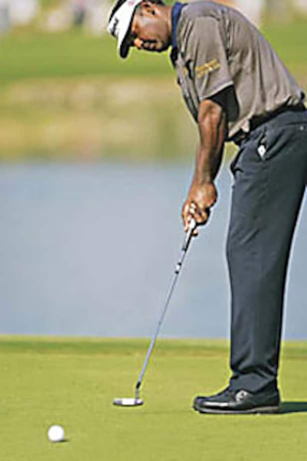 Instruction, Vijay Singh, Short putts | How To Play Golf | Golf Digest