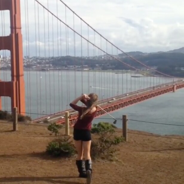 Watch a college golfer show off her swing at the Golden Gate Bridge ...