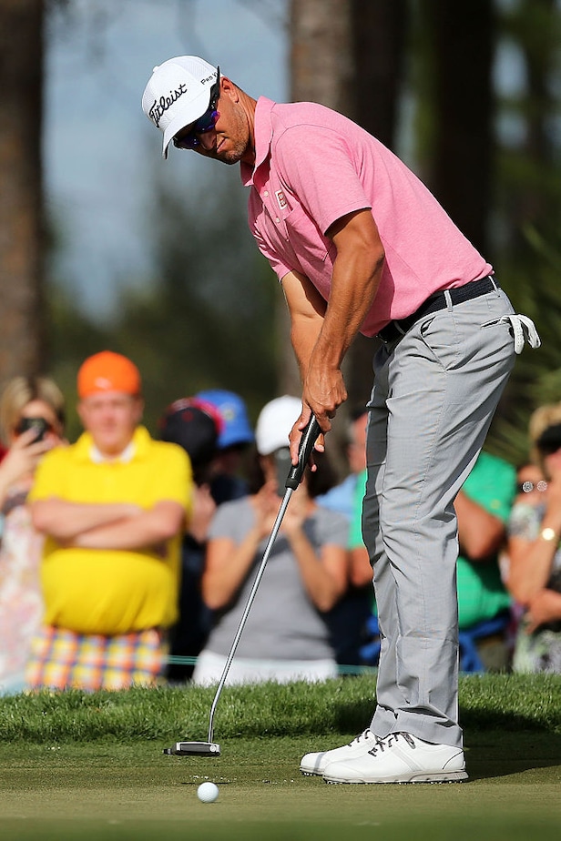 Adam Scott made the transition back to a standard putter look easy ...