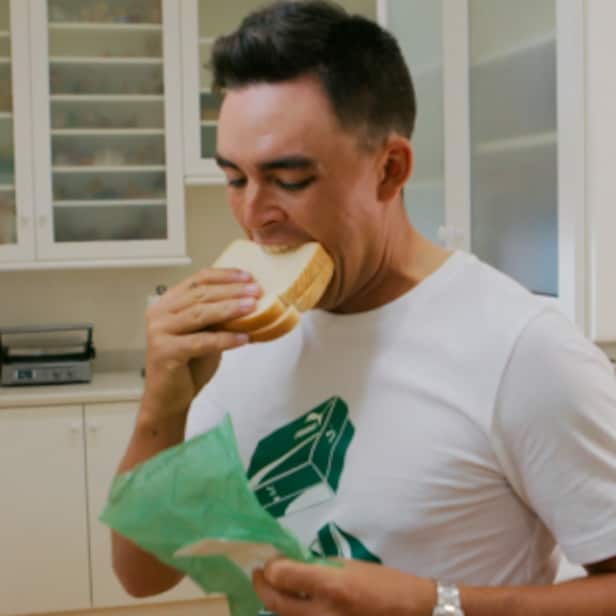 Rickie Fowler has a fridge full of pimento cheese sandwiches in new ad ...