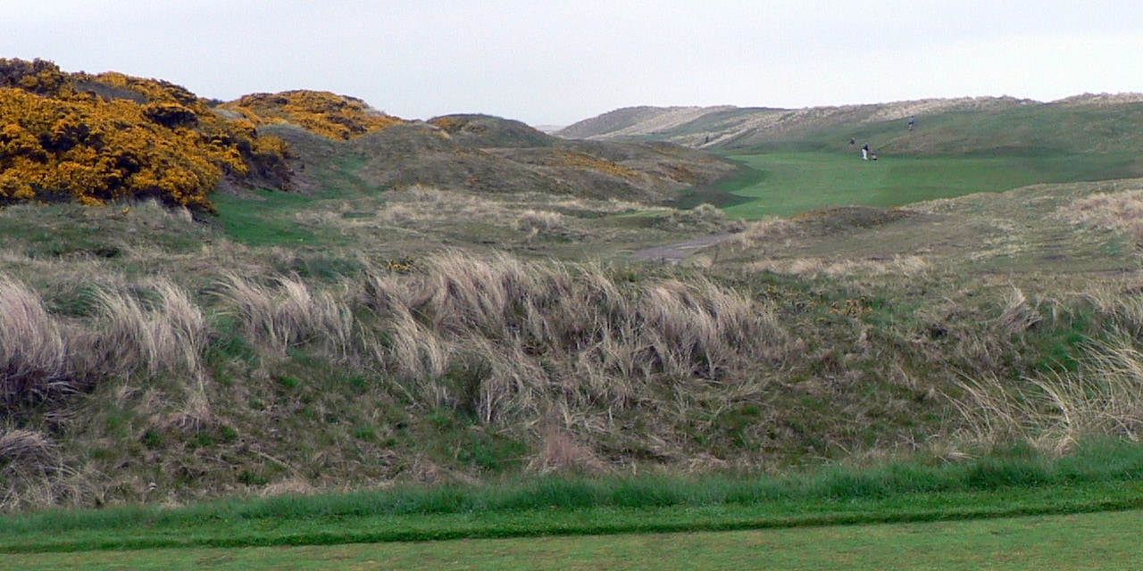 Linksland is not called linksland because it "links the town to the sea ...