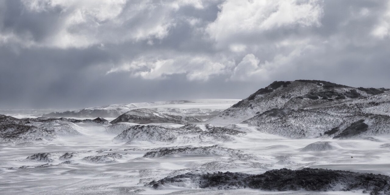 St. Andrews, Carnoustie and other Scottish links are covered in snow ...