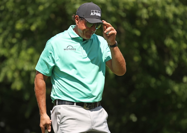 An angry Phil Mickelson, stung by a story on a decades-old gambling ...