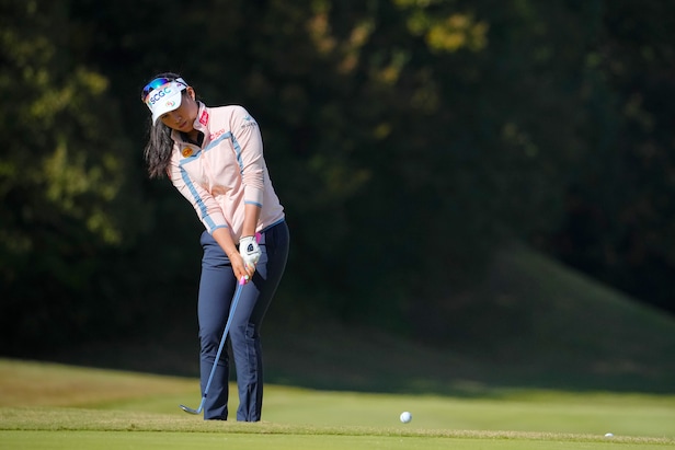 1 simple feel that will help you hit more crispy chip shots | How To ...