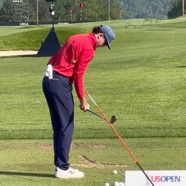 U.S. Open 2025: The (obvious) reason the pro who chips one-handed might ...