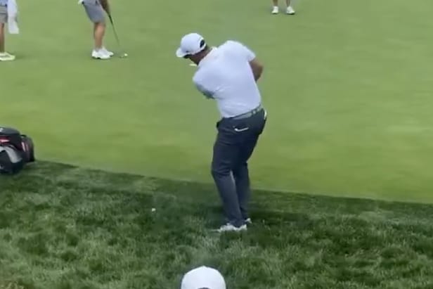 U.S. Open 2025: Watch Phil Mickelson whiff 3 chips from a foot off the ...