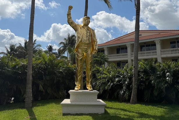 Massive golden Donald Trump statue appears at Trump Doral ahead of ...